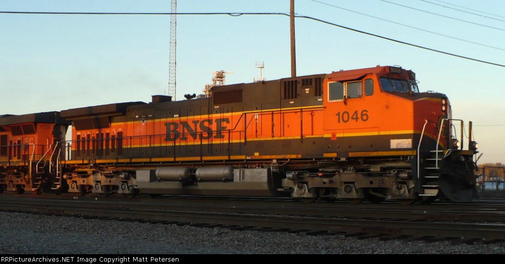 BNSF 1046